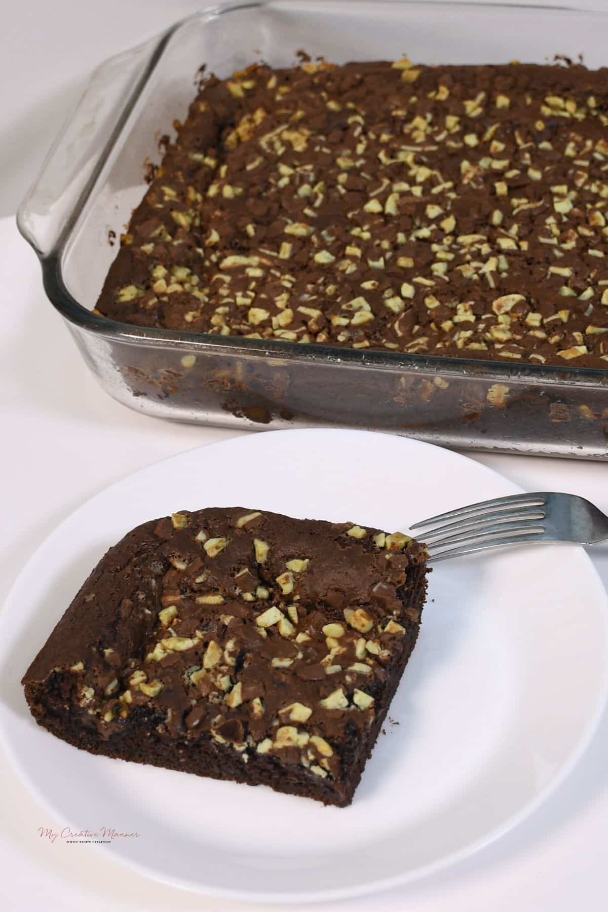 Easy Grasshopper Mint Dump Cake - My Creative Manner